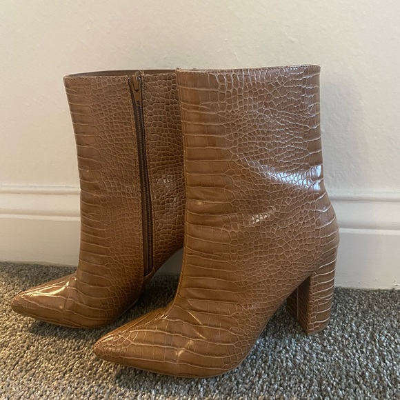 BAMBOO | Shoes | Bamboo Camel Color Snake Skin Texture High Heel Ankle ...